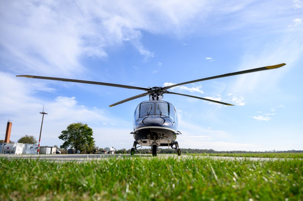 Helikopterrel utazhatott Szegedre szombaton Mészáros Lőrinc és Várkonyi ...
