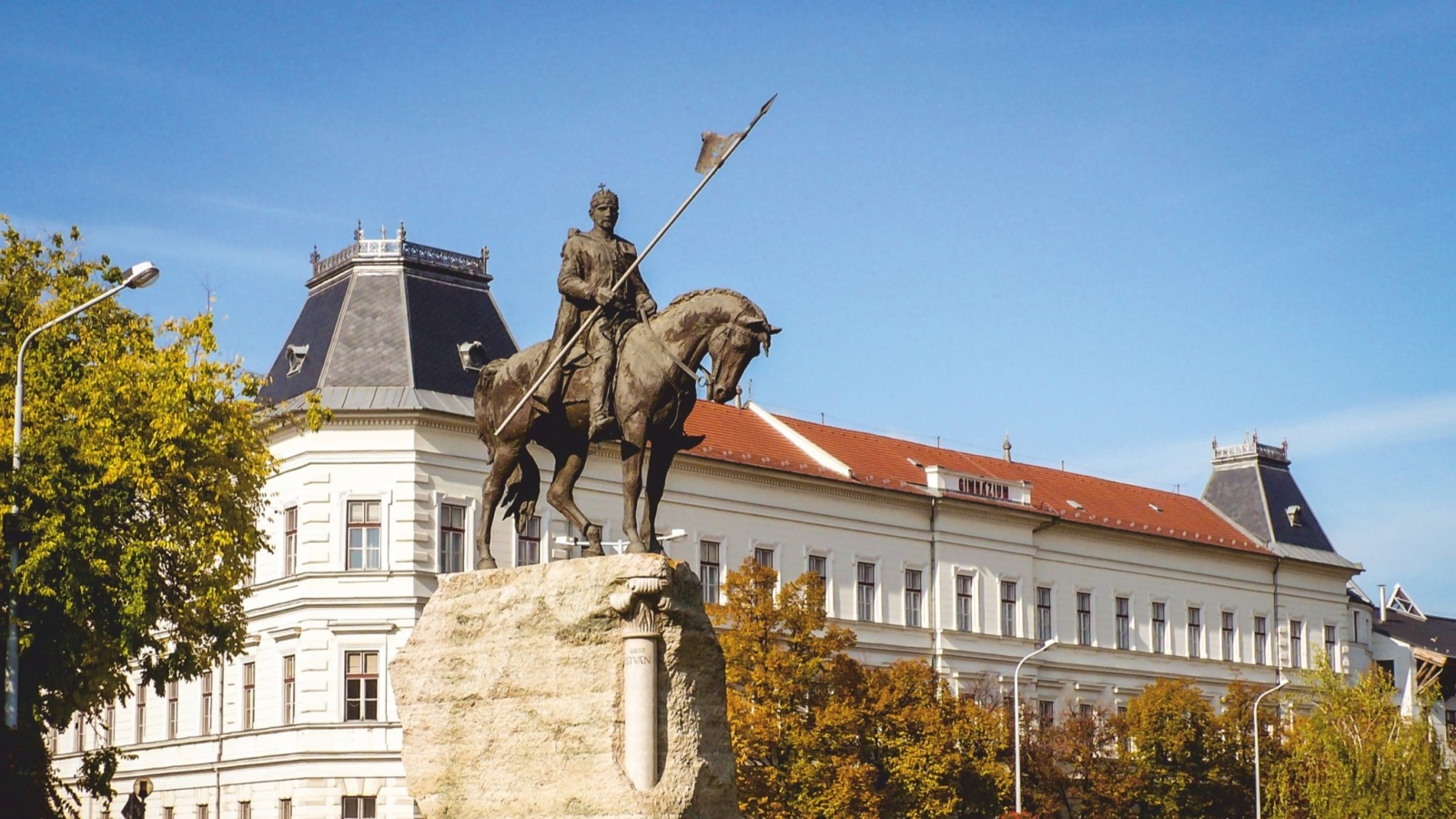 A vasalódeszkás Vezsenyi László után egy fizikatanár is felmondott a ...